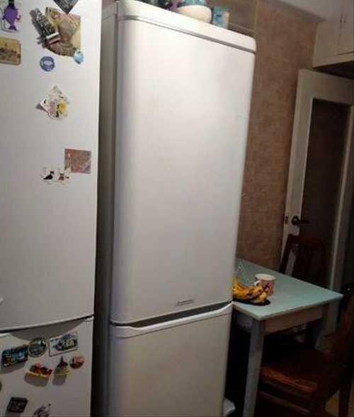 Холодильник бу Ariston, морозильная камера сломана
