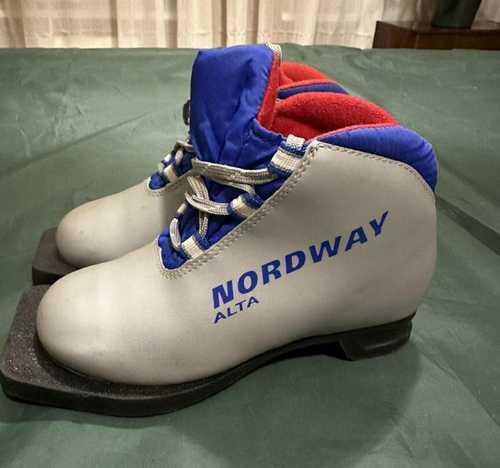 Лыжные ботинки Nordway 31 р