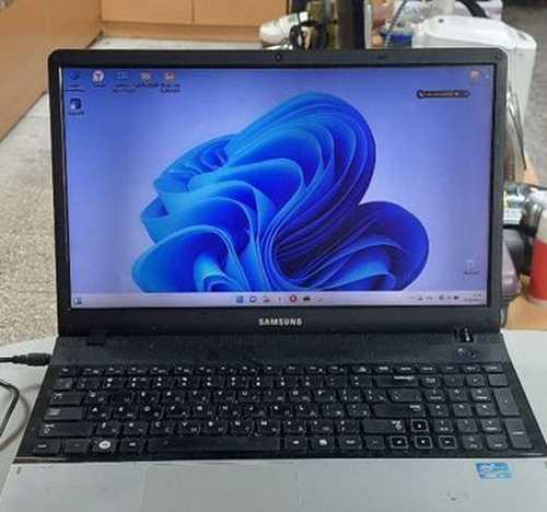 Ноутбук 15,6" Samsung NP300E5A-S01RU