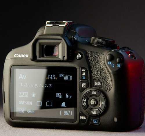 Canon 1200D с объективом