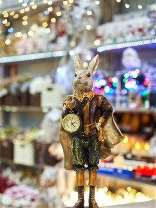 Фигурка символа года, Кролик с часами в плаще