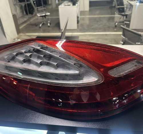 Задний левый фонарь porsche panamera