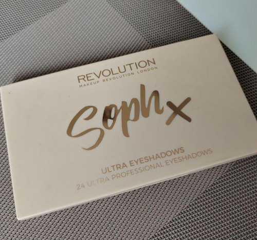 Палетка теней makeup revolution sophx бу