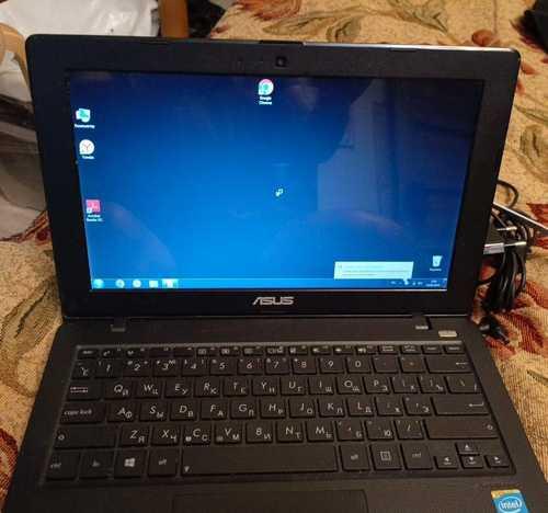 Ноутбук asus X200CA