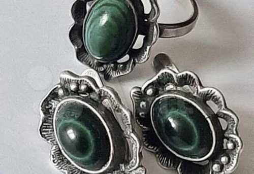 Серебряные серьги и кольцо с малахитом