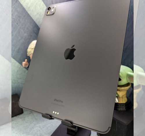 iPad pro 13 m4, 512gb, 1 цикл акб, мелкая царапина