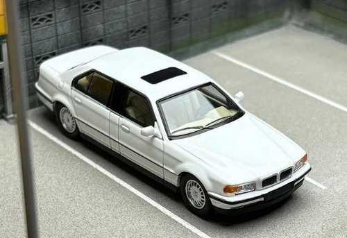Модель автомобиля BMW E38 7 серия long 1:64