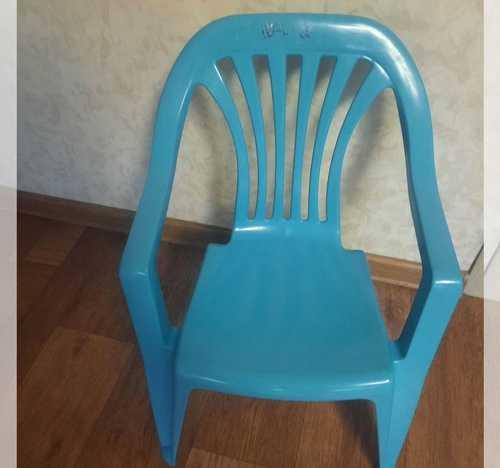 Детский пластиковый стул