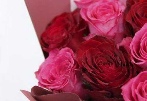 Букет из 15 красных и розовых роз микс 35-40 см