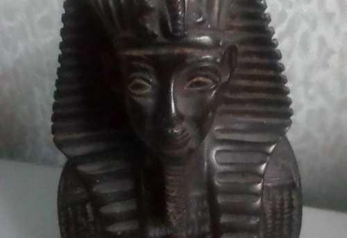 Старинная египетская статуэтка из камня