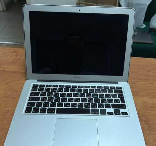MacBook Air 13 (2015), 256 ГБ, Core i5, 1.6 ГГц, RAM 4 ГБ, Intel HD Graphics 6000