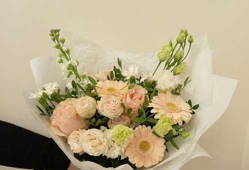 Букет цветов с розой Бомбастик Доставка цветов