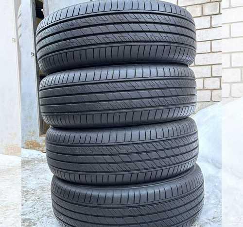 Kumho Solus HS63 215/60 R17