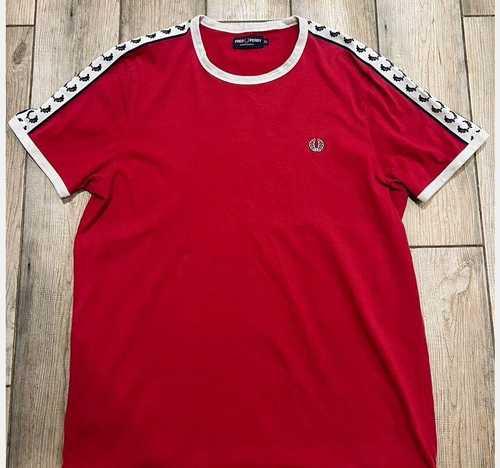 Футболка fred perry с лампасами