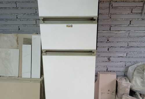 Холодильник трехкамерный для дачи съемной квартиры