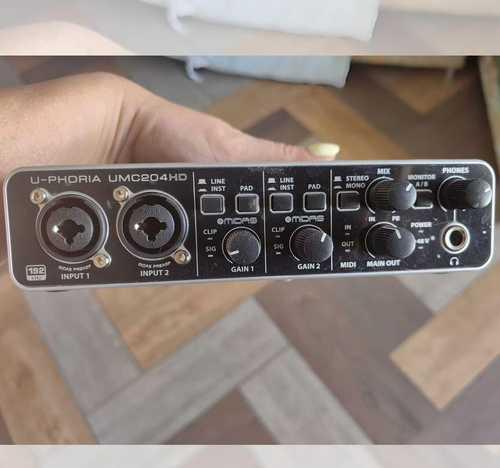 Внешняя звуковая карта behringer UMC 204