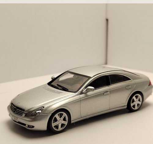 Mercedes Benz CLS-Class Minichamps 1/43