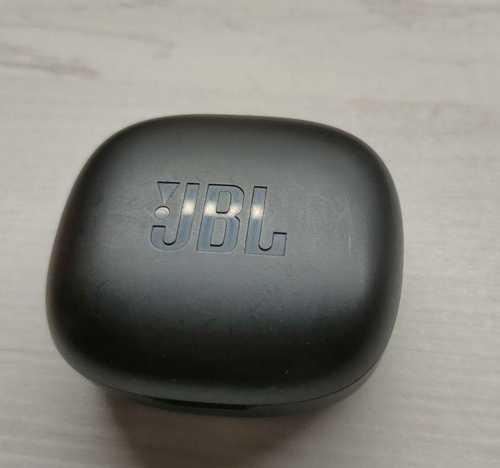 Правый наушник и кейс JBL Wave Flex