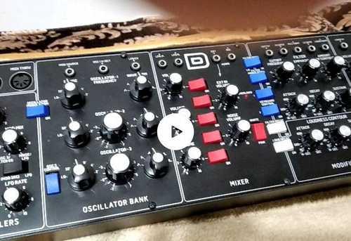 Синтезатор Behringer Model D под ремонт