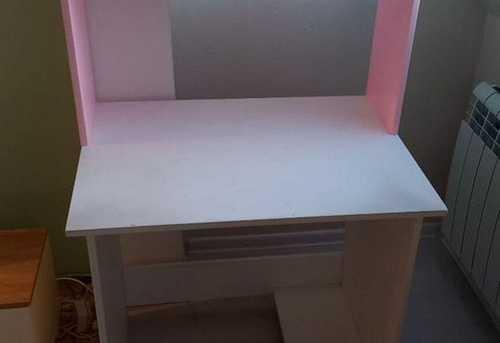 Стол компьютерный розовый