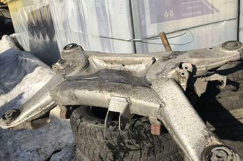 Audi A8 D3 Подрамник задний