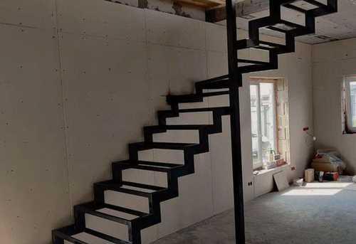 Каркас лестницы из металла для дома и дачи
