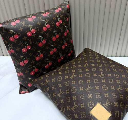 Подушка Louis vuitton