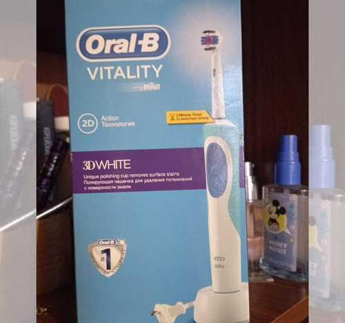 Электрическая зубная щетка oral b