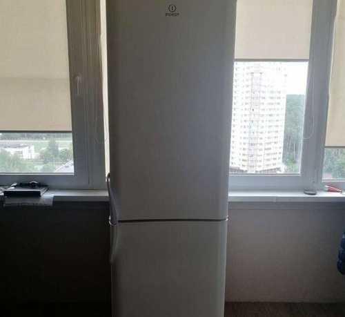 Холодильник Indesit C240