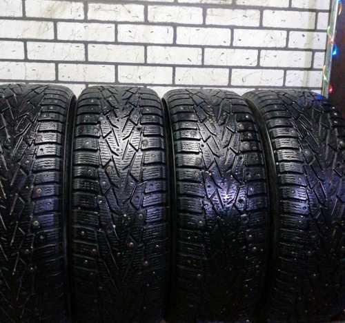 Nokian Tyres Hakkapeliitta 7 215/65 R16 102T