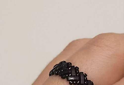 Кольцо чёрное из бисера Tila