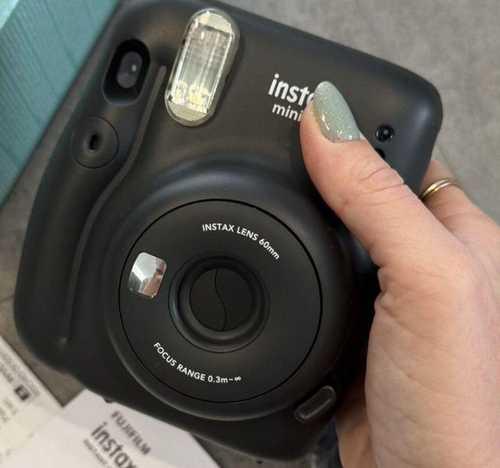 Фотоаппарат поларойд instax mini 11