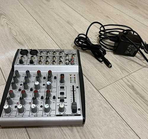 Микшерный пульт Behringer Eurorack ub1002