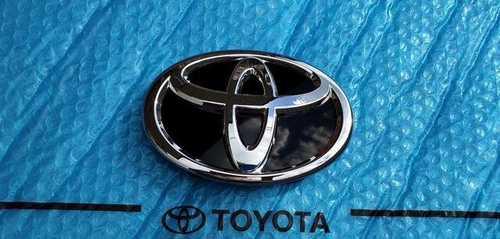 Эмблема Camry 70 Новый оригинал 2017-2021