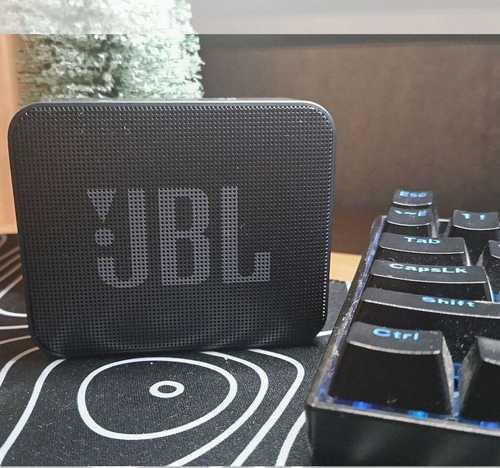 Колонка jbl go essential