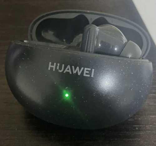 Наушники huawei Freebuds 5i кейс и один наушник