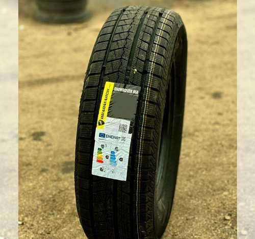 Roadmarch Snowrover 868 235/45 R18 96T