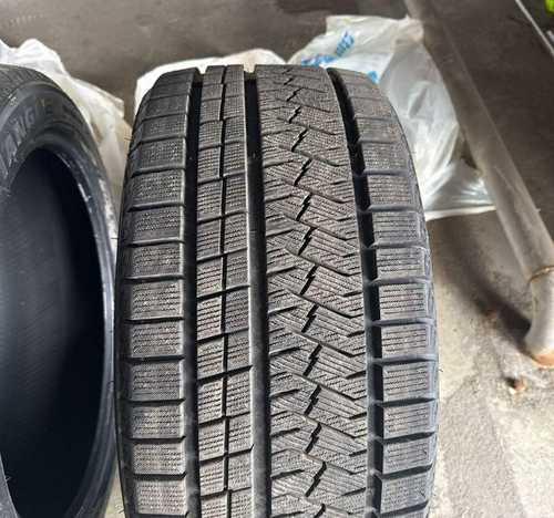 Triangle Snowlink TWT02 245/35 R19 и 255/40 R19 100