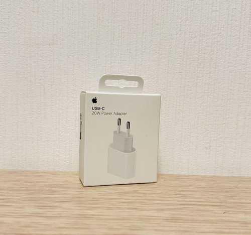 Адаптер Apple USB-C 20W Power Adapter