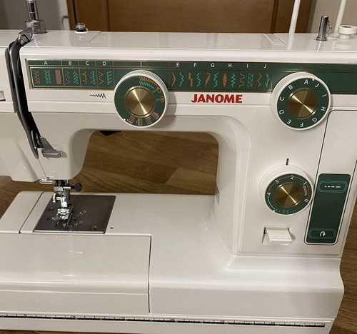 Швейная машина Janome LE 22 / L-394