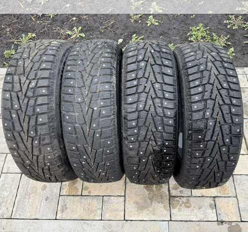Roadstone Winguard Spike 215/60 R17 B