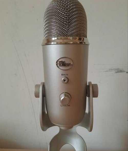 Продам универсальный микрофон Blue Yeti