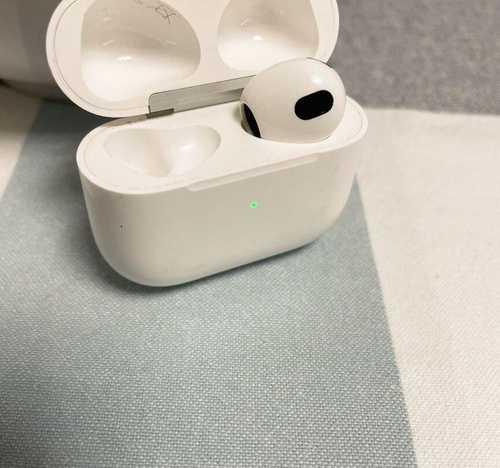 Наушники Apple AirPods 3 Lightning Charging Case