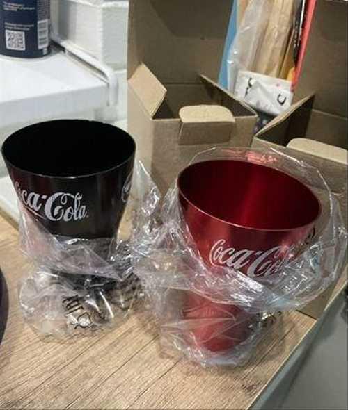 Стаканы и тарелка coca-cola