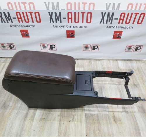 Подлокотник Toyota Camry 50
