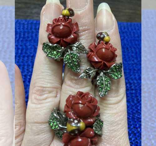 Серебрянный набор с кораллом