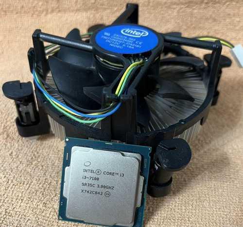 Intel Core i3-7100 с кулером