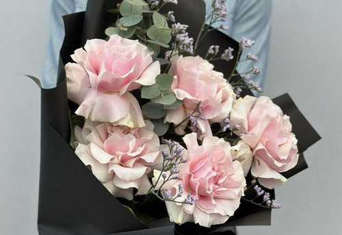Букет цветов «Брют» (5 французских роз и лимониум)