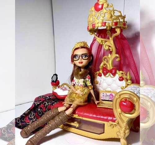 Кровать для кукол Ever After High