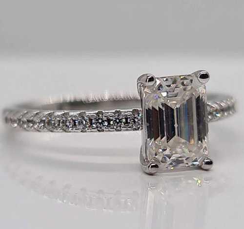 Кольцо с бриллиантом (муассанитом) 1ct эмеральд